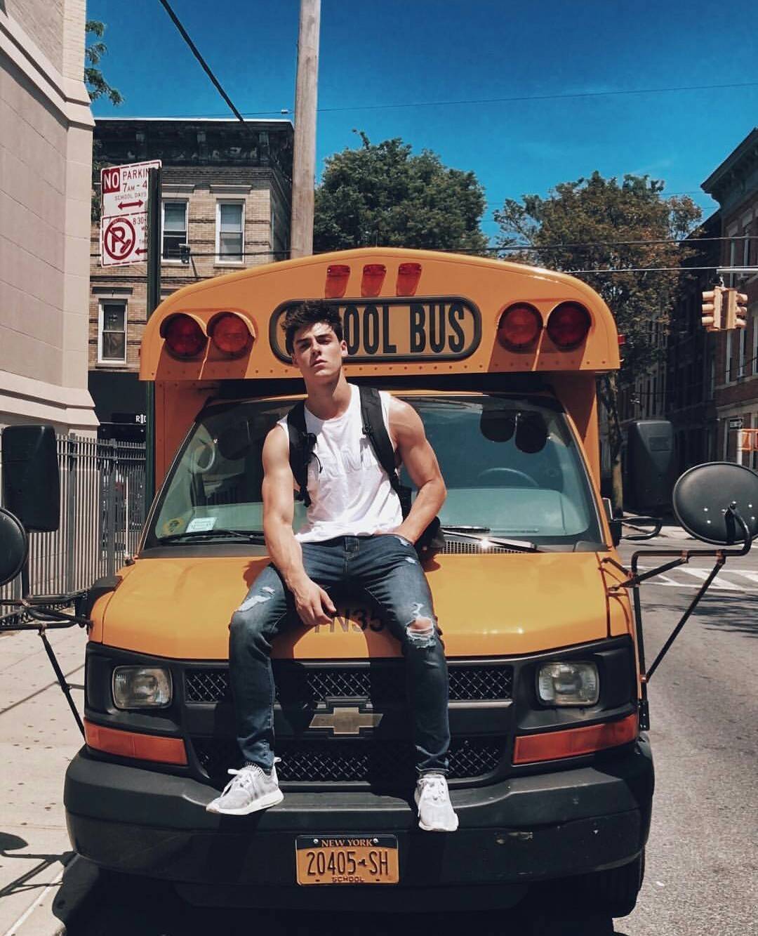 Raf Miller | Scrolller