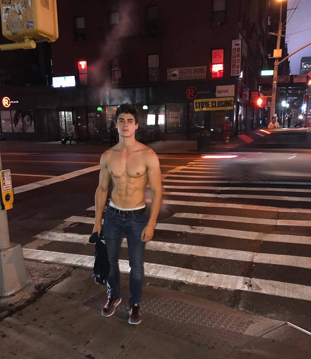 Raf Miller | Scrolller