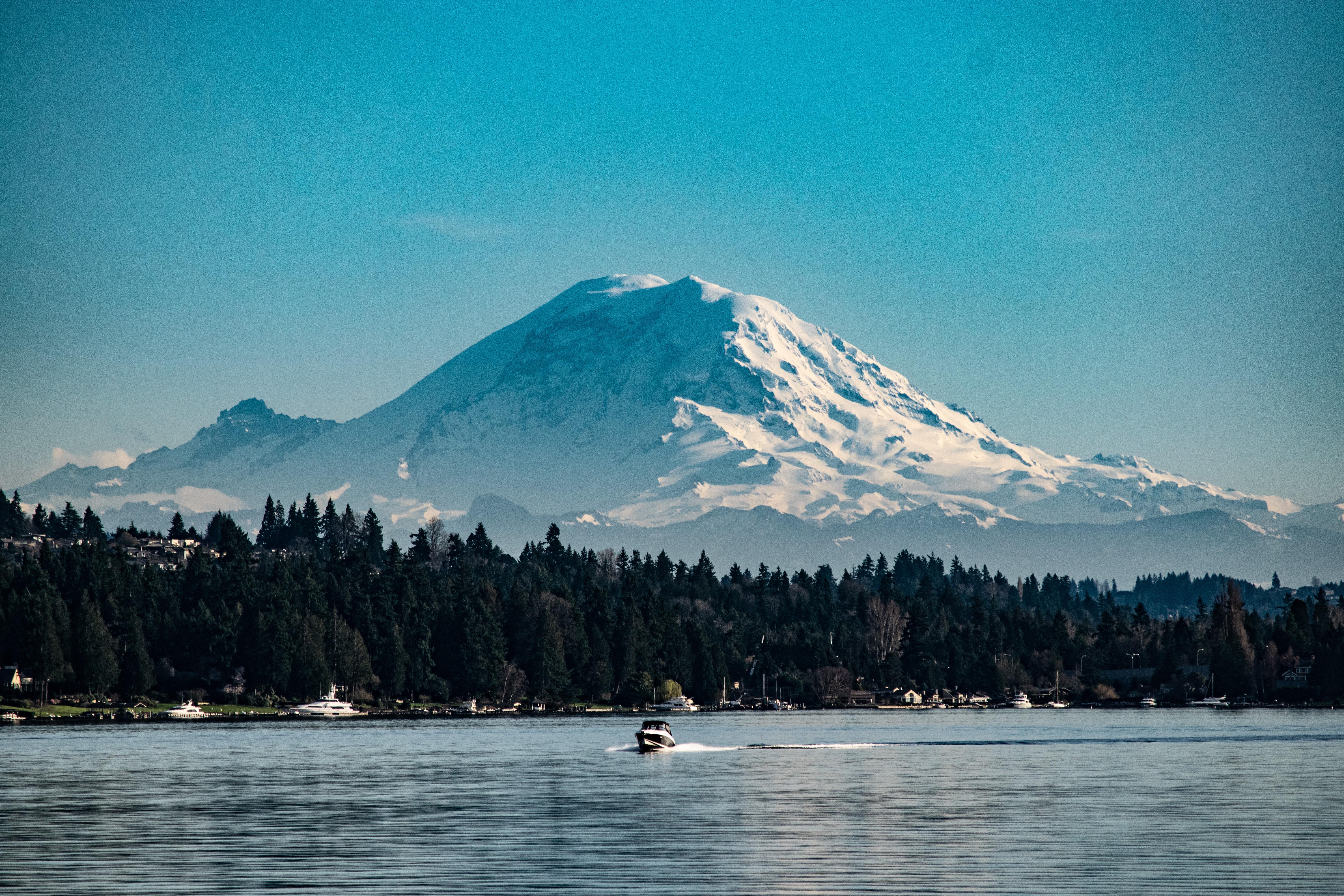 Rainier in all her glory. | Scrolller