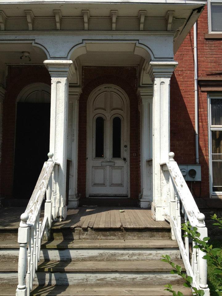 Random cool-looking door in Hartford. Love all these old houses. | Scrolller