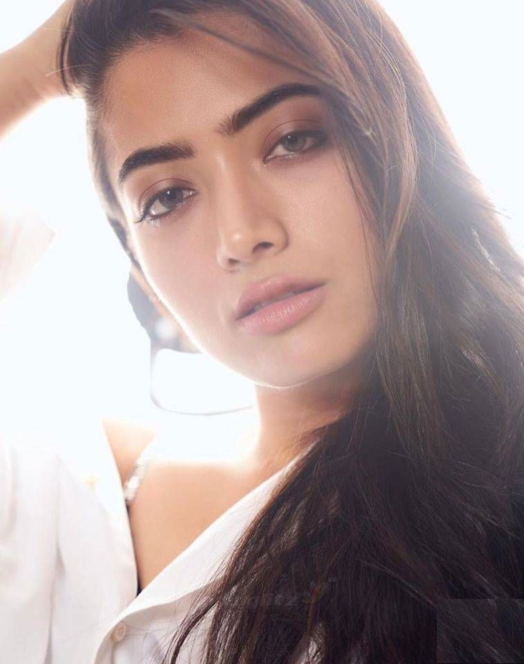 Rashmika Mandanna looks so stunning! | Scrolller