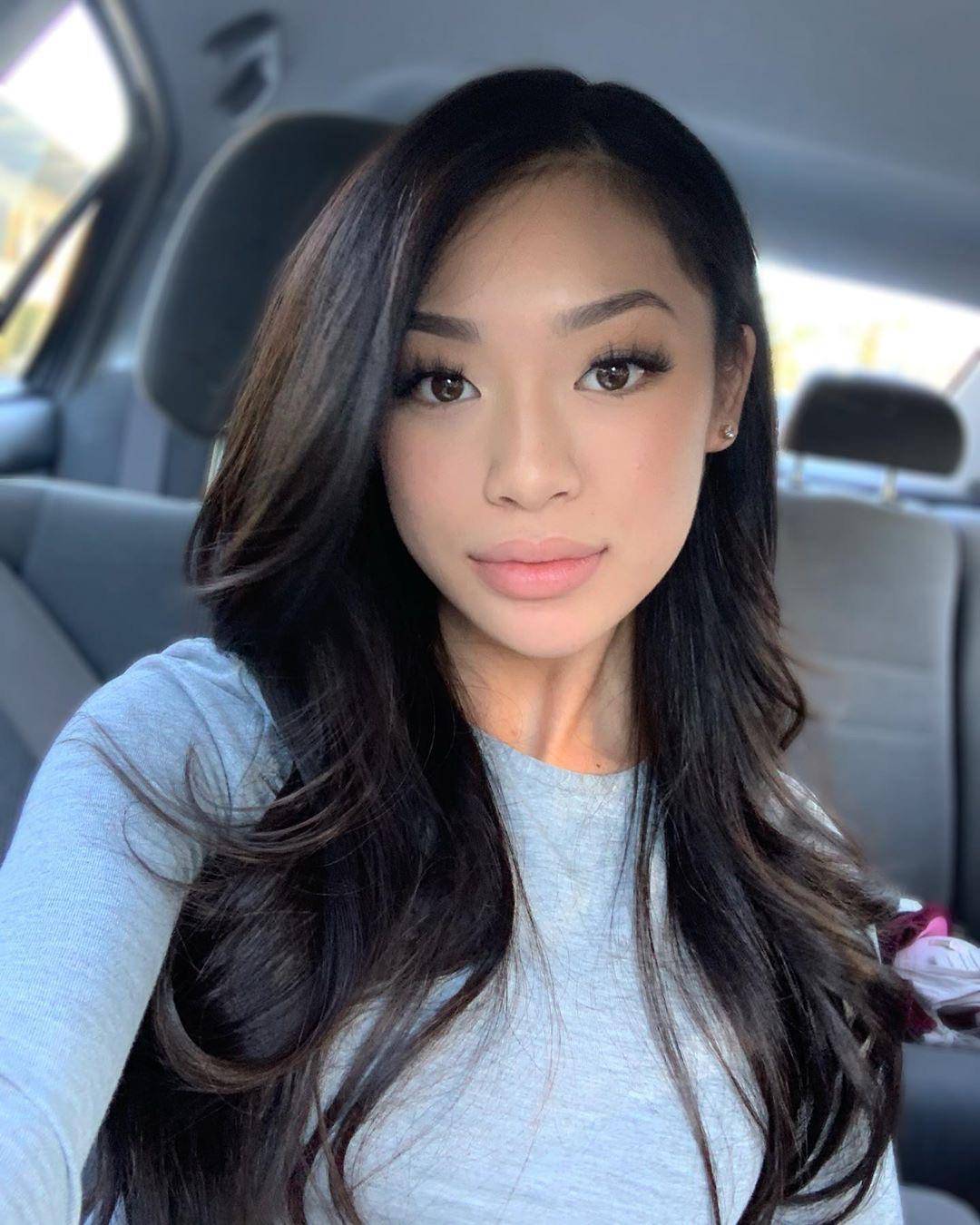 Rate her 1-10? | Scrolller