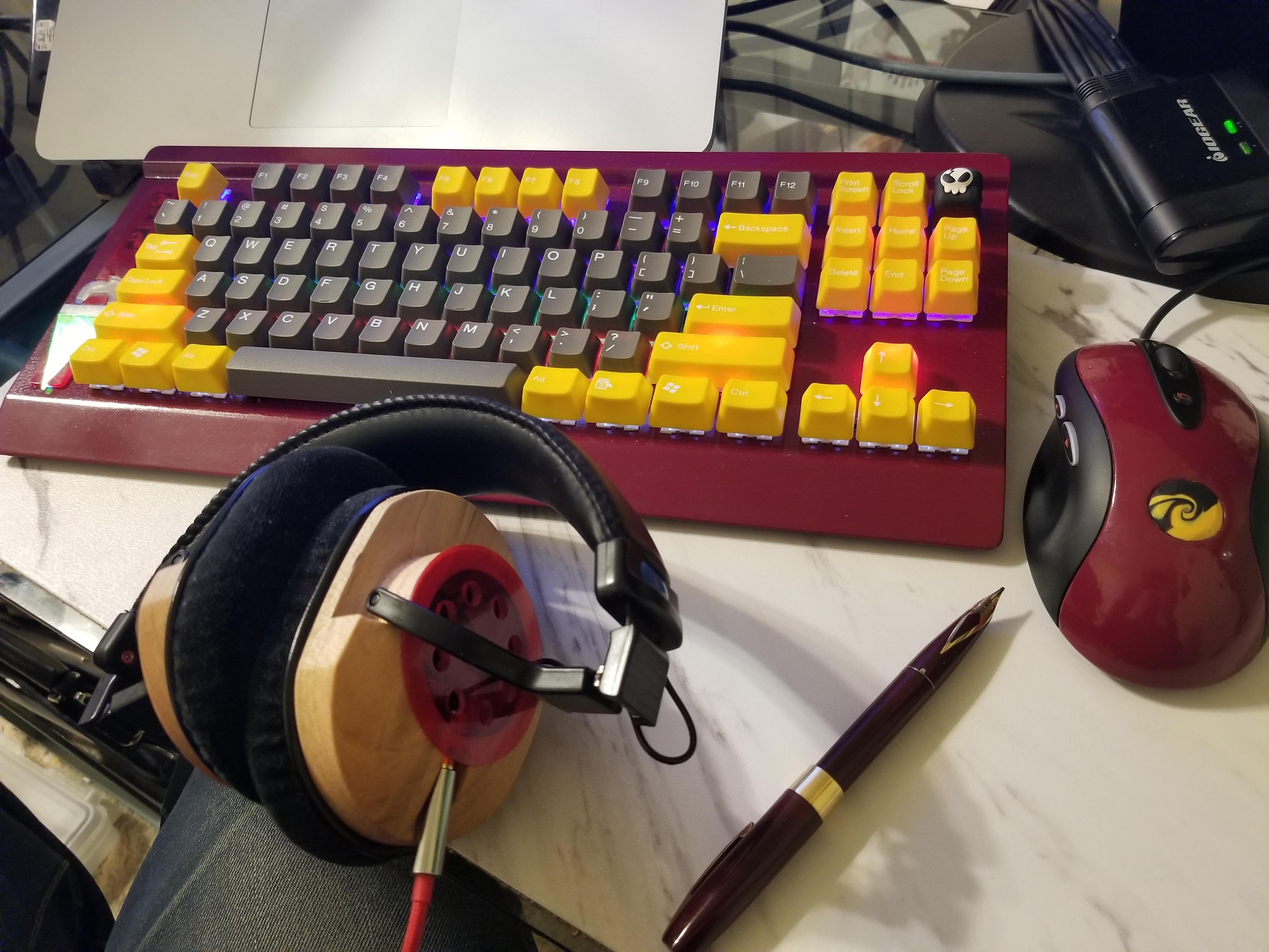 Red and gold themed customs | Scrolller