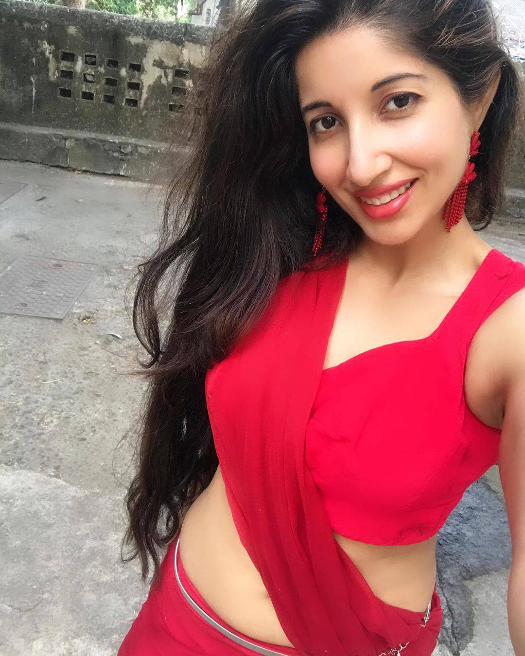 Red hot babe | Scrolller