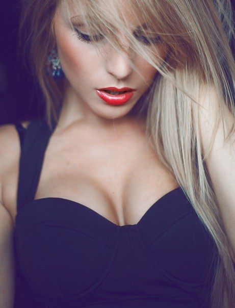 Red lips | Scrolller