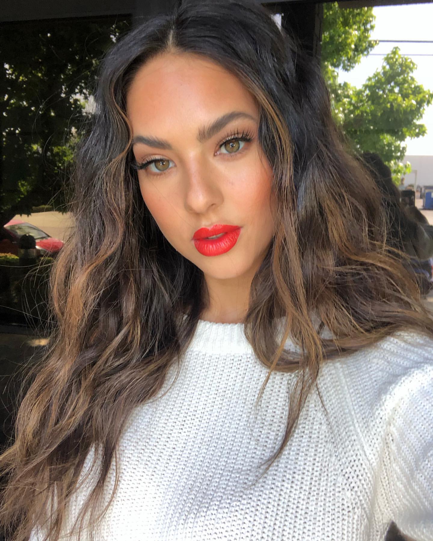 Red lips | Scrolller