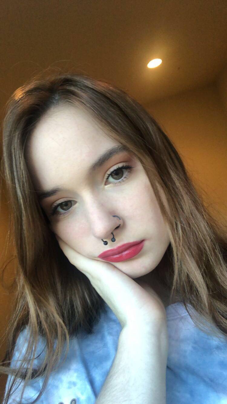 Red lipstick | Scrolller