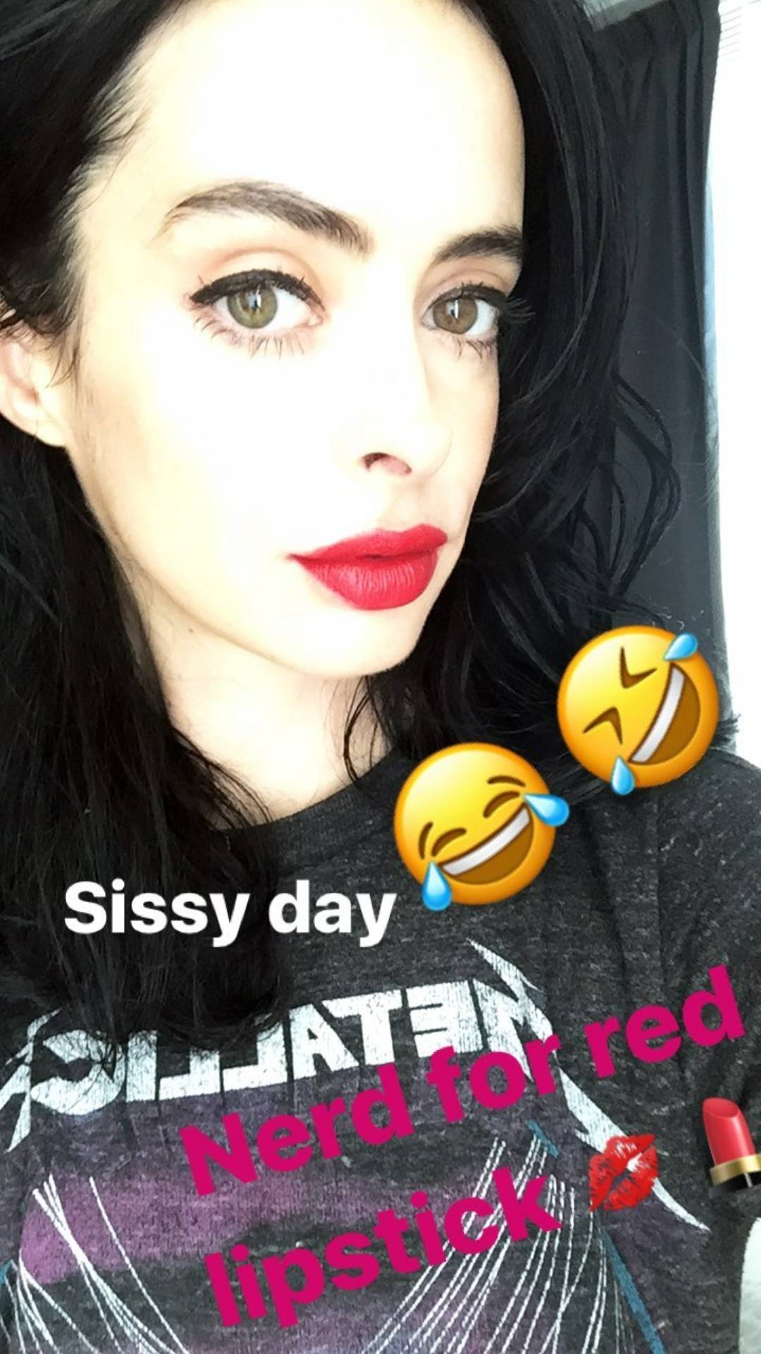Red lipstick (from her Instagram) | Scrolller