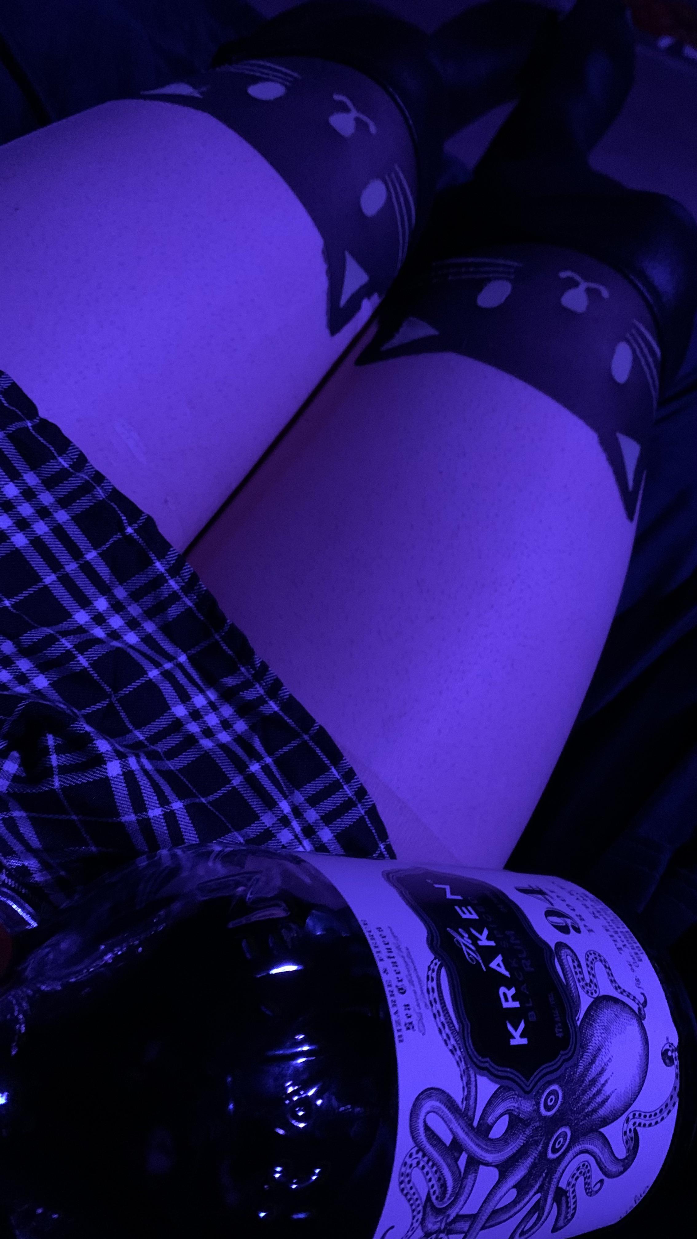 Relaxin with the Kraken! | Scrolller