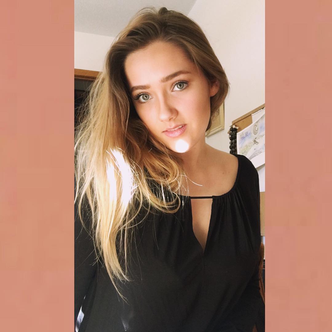 [REQUEST] A girl from my class | Scrolller