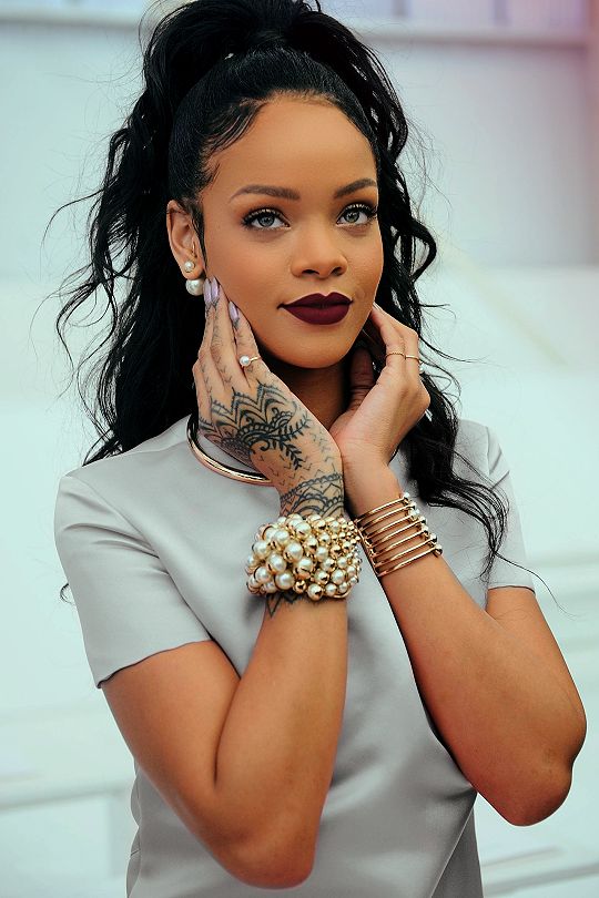 Rihanna Scrolller