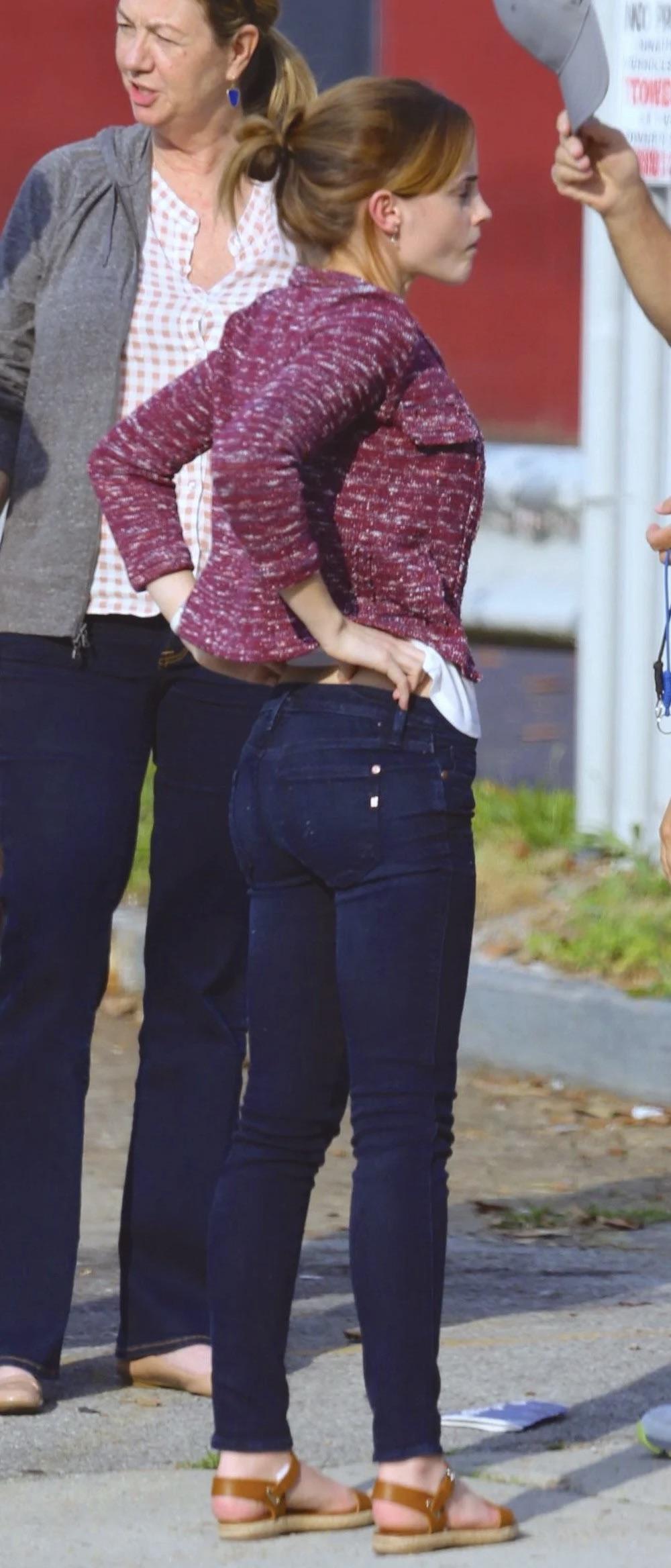 Rip those jeans off Emma Watson | Scrolller