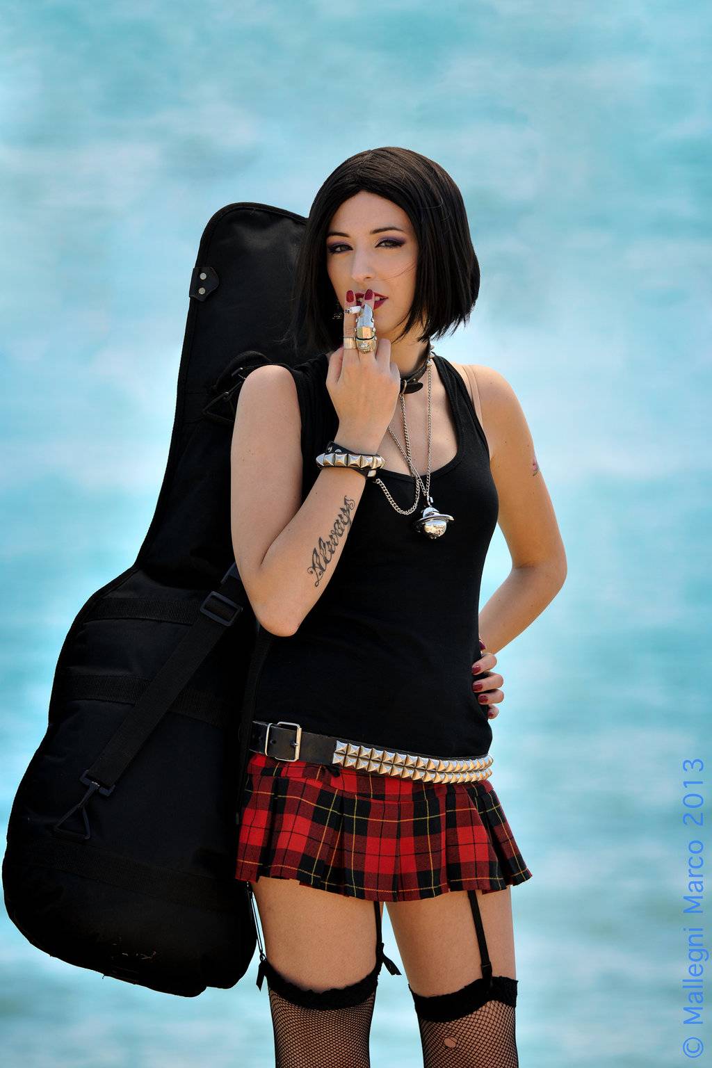 Rock girl | Scrolller