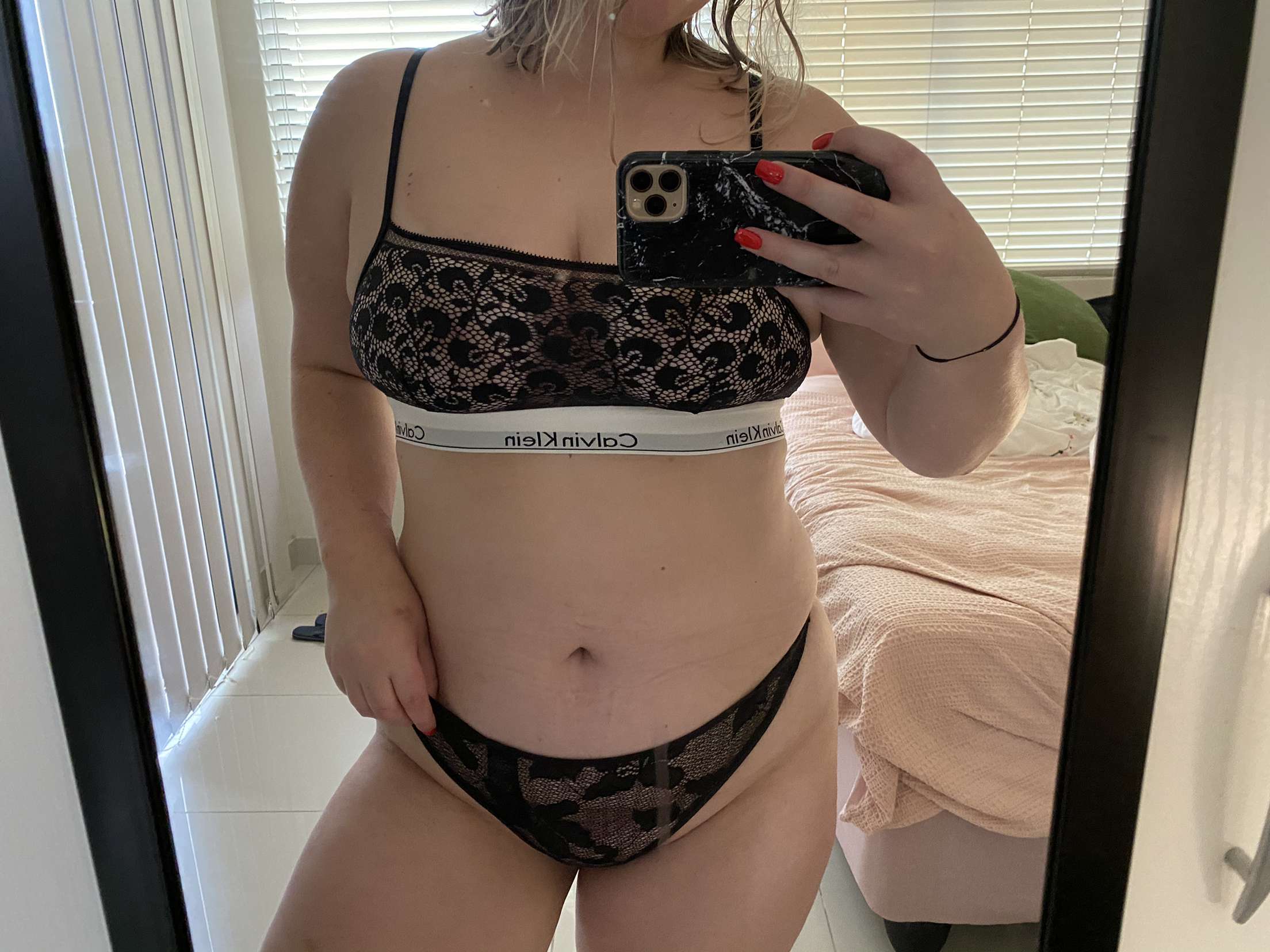 Roommate's out, come in quick! | Scrolller