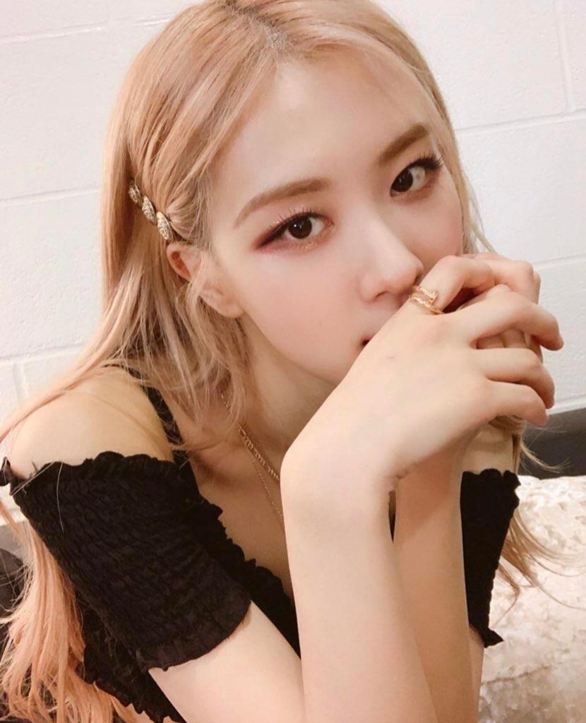 Rosé’s Irresistible Gaze | Scrolller