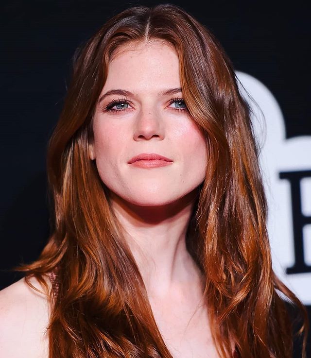 Rose Leslie Scrolller