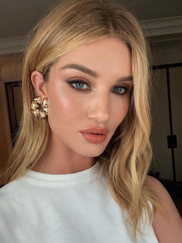 Rosie Huntington Whiteley Scrolller 4719
