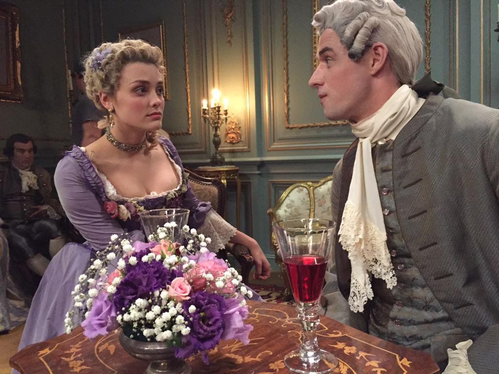 Royal Victorian Era Look | Scrolller