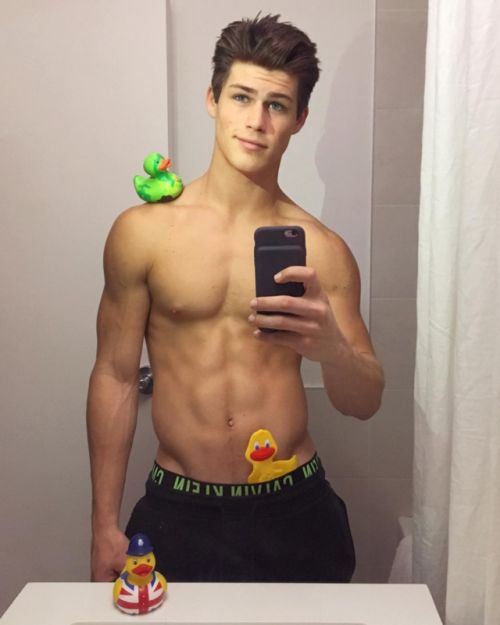 Rubber ducks | Scrolller