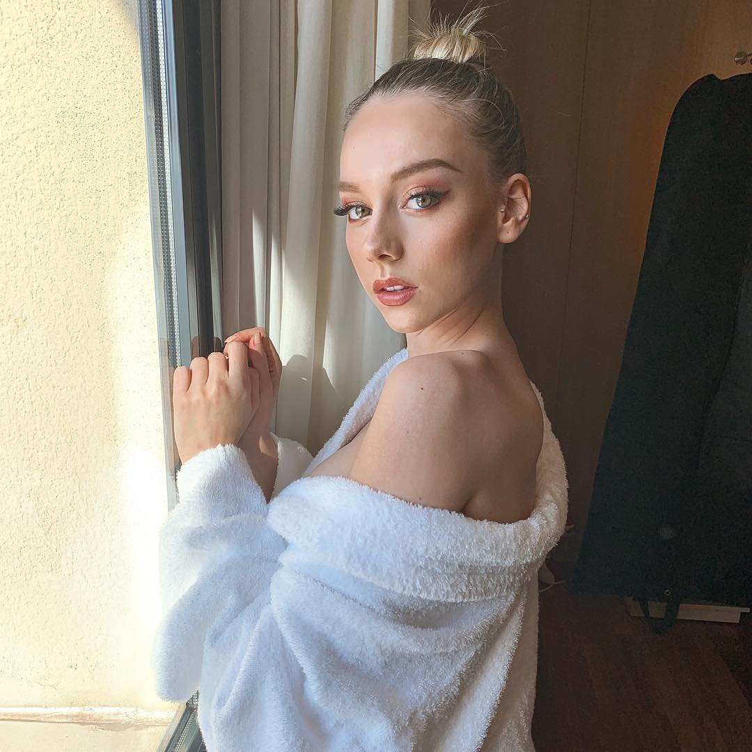 Run away with me Ester Exposito | Scrolller