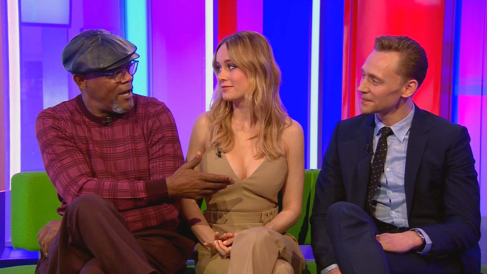 Sam jackson looking like grabbing her boob | Scrolller