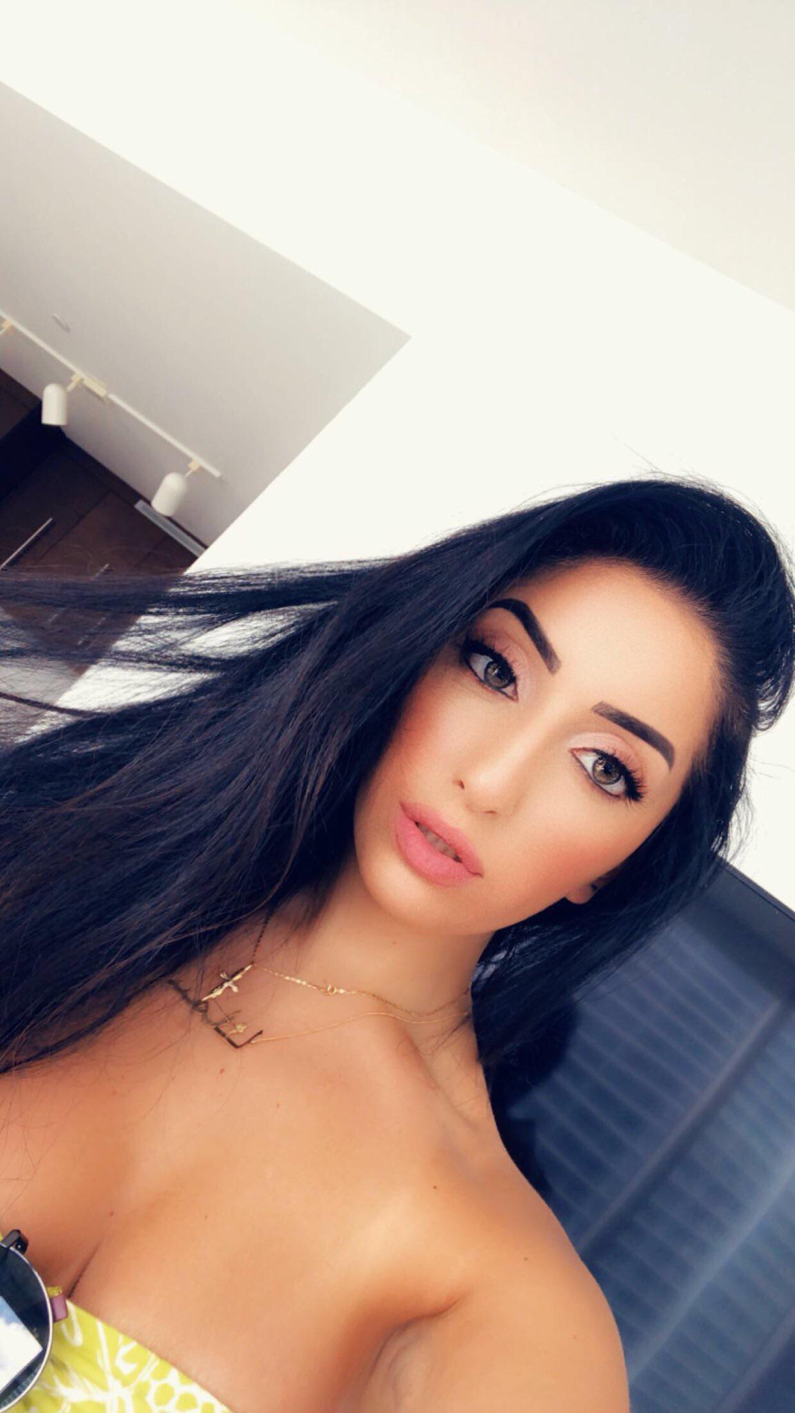 Samantha | Scrolller