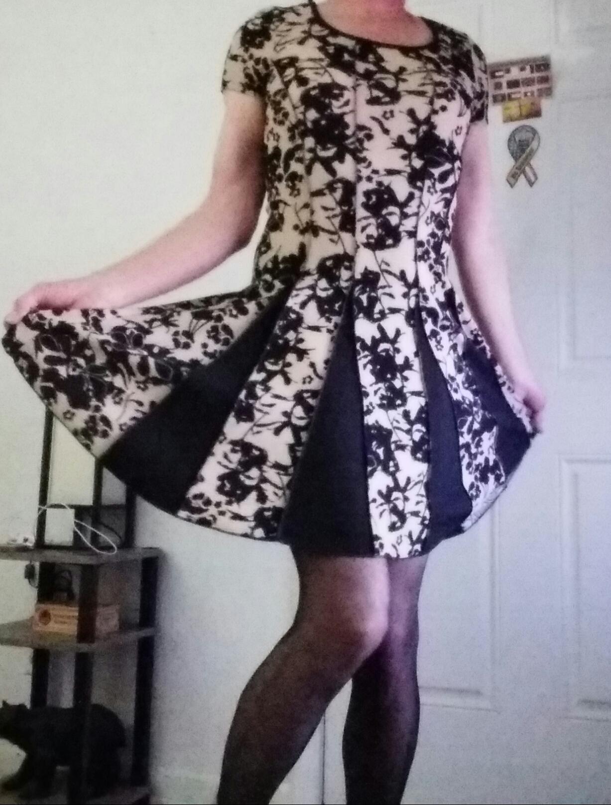 Same dress different pose and a little more leggy | Scrolller