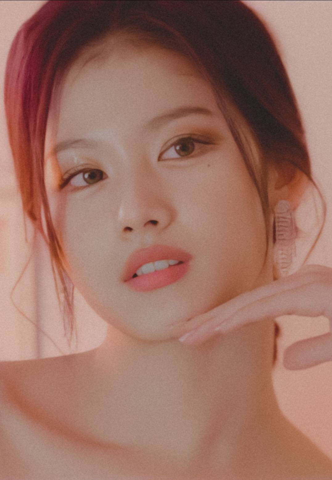 Sana - light eyes, close up | Scrolller