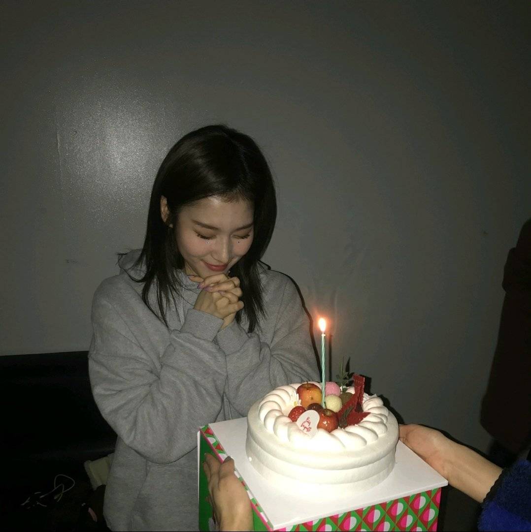 Sana making her birthday wish | Scrolller