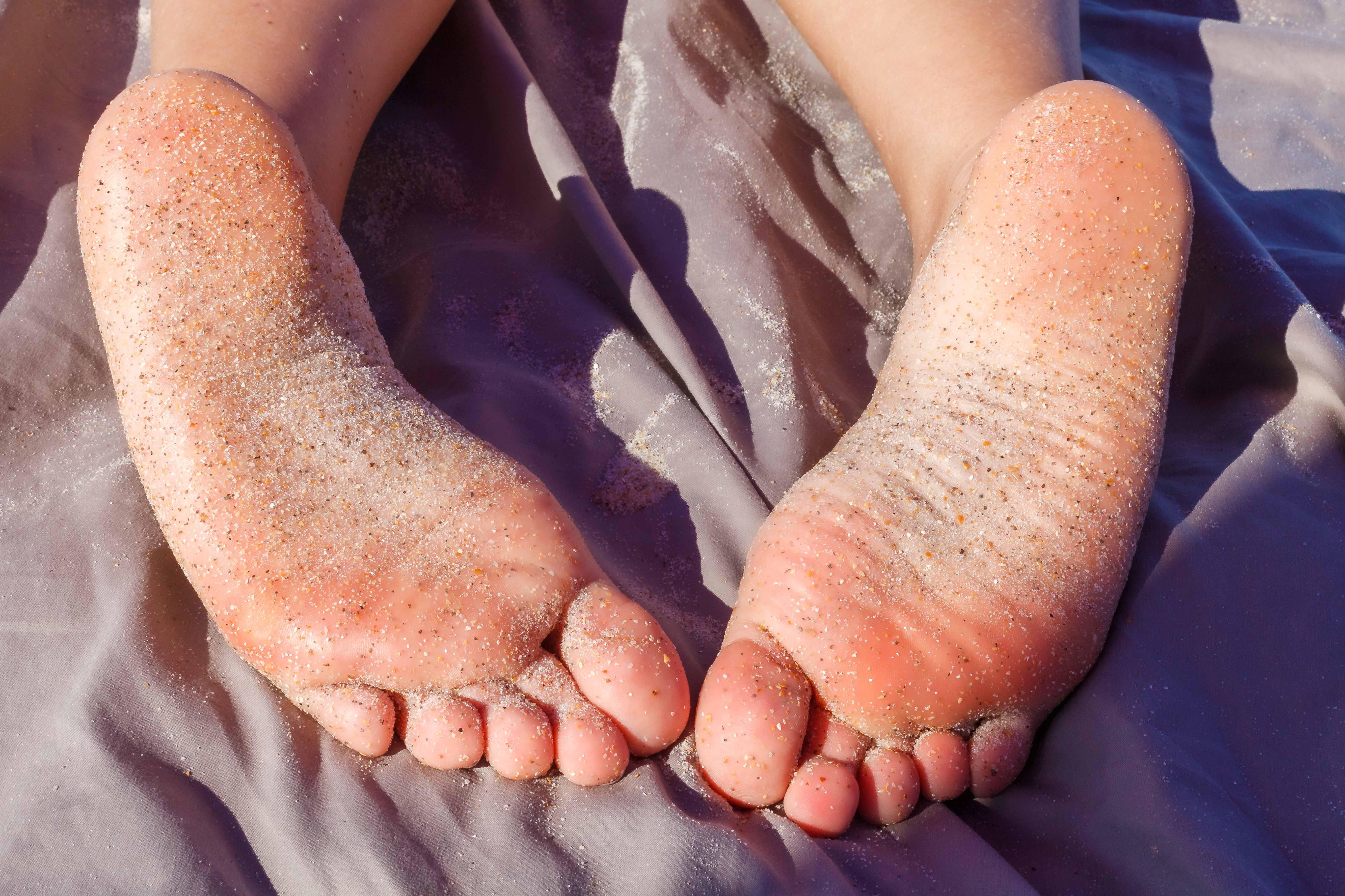 Some Sandy soles for your Monday morning | Scrolller