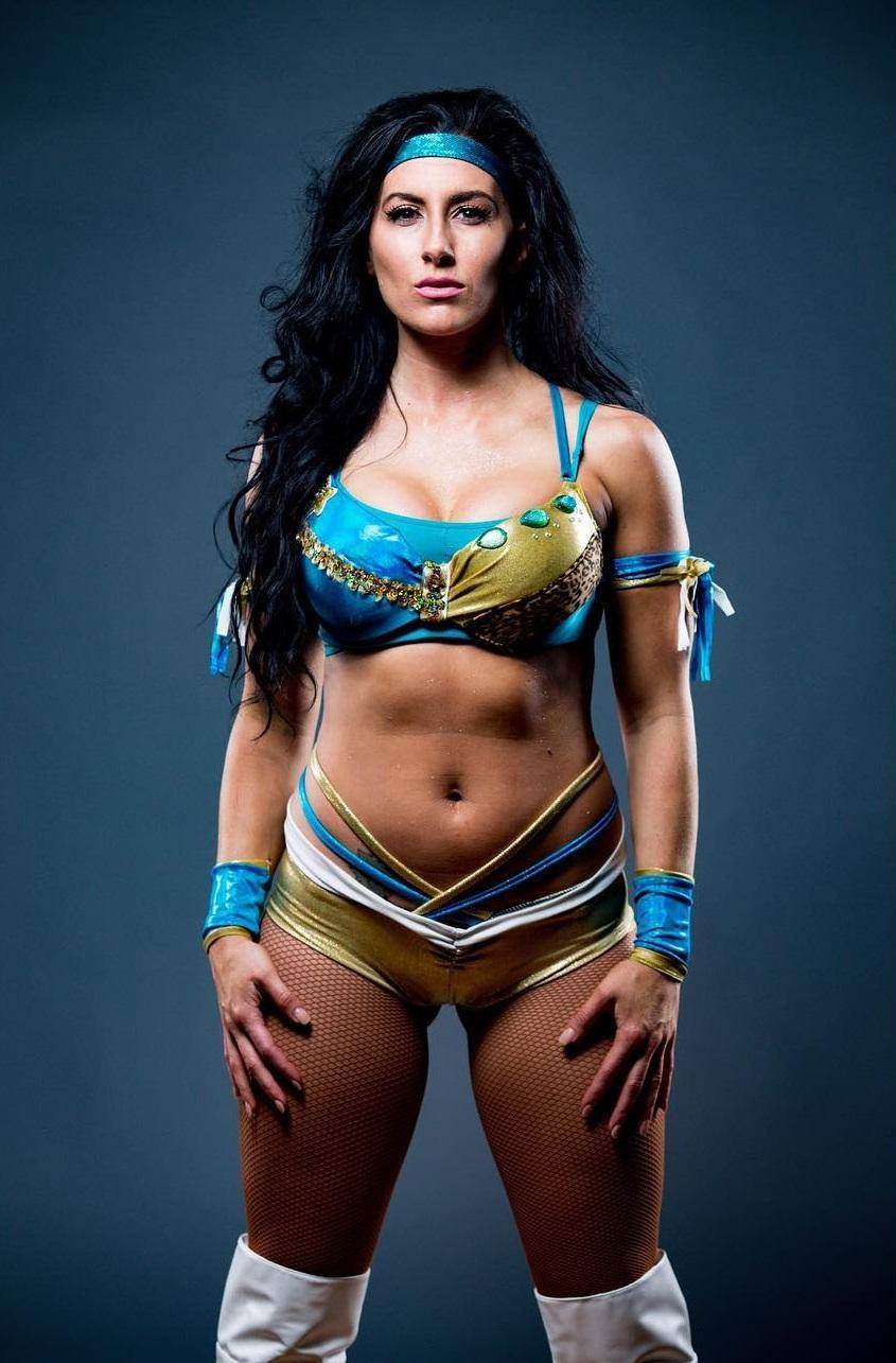 Santana Garrett | Scrolller