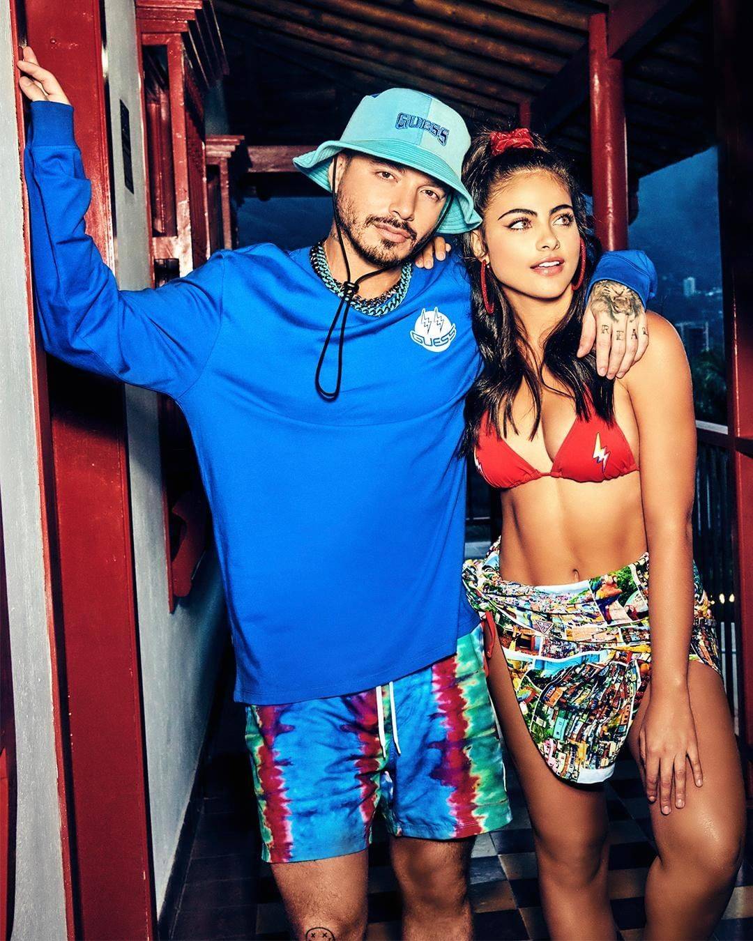 Sara and some dude... | Scrolller