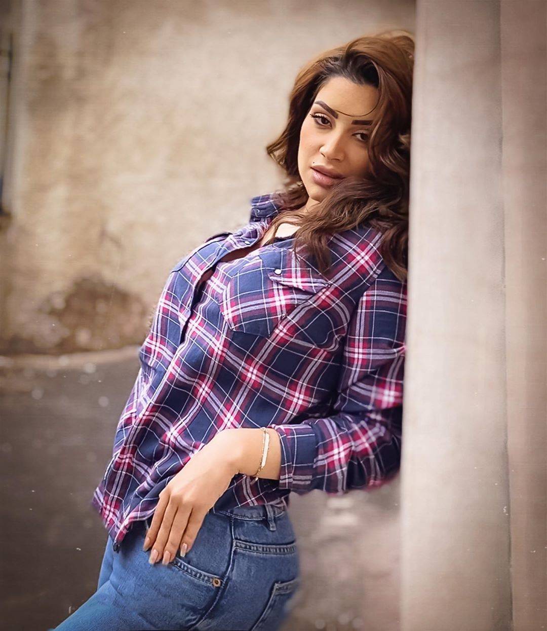 Sarah Farah | Scrolller