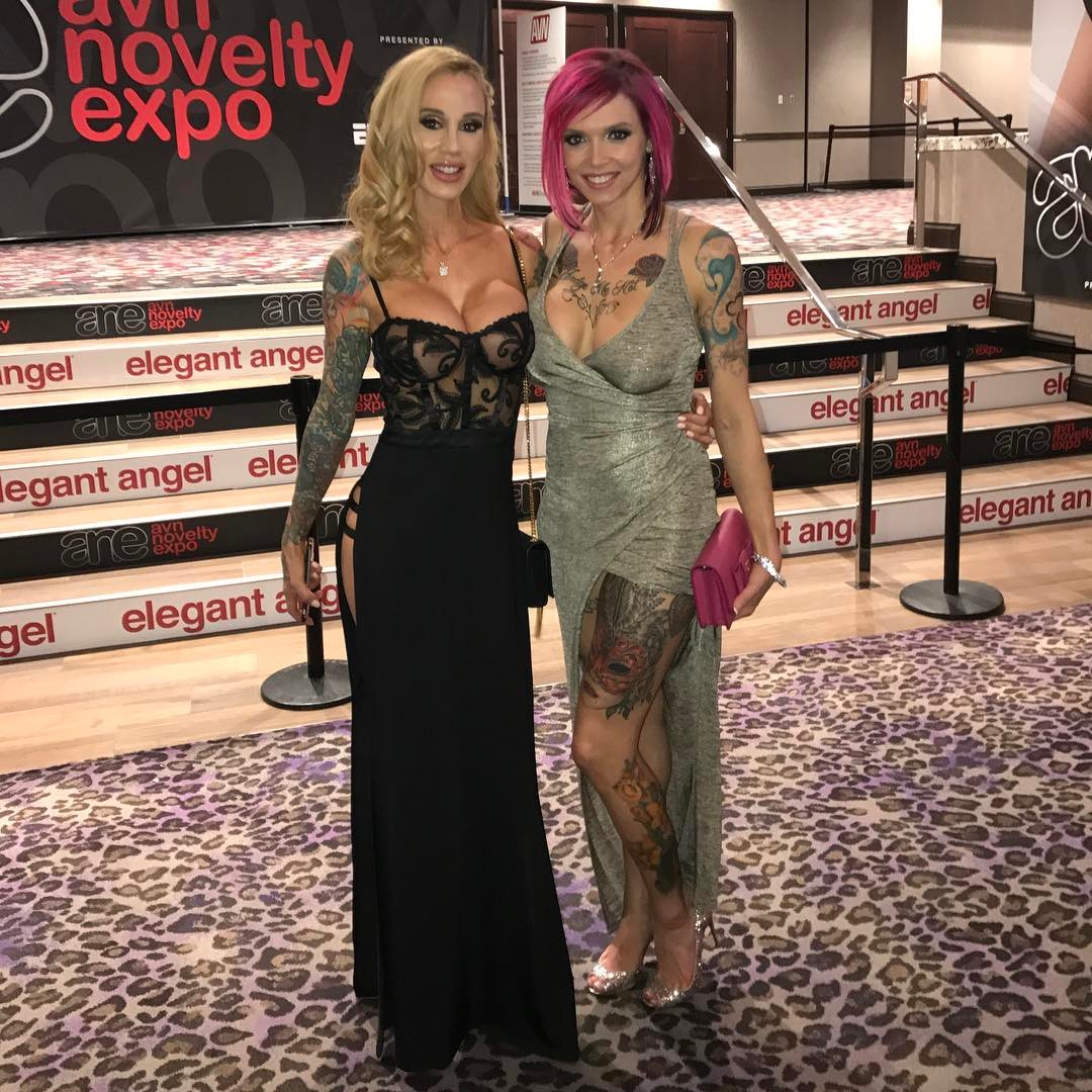 Sarah Jessie and Anna Bell Peaks at the AVN Awards 2017 | Scrolller