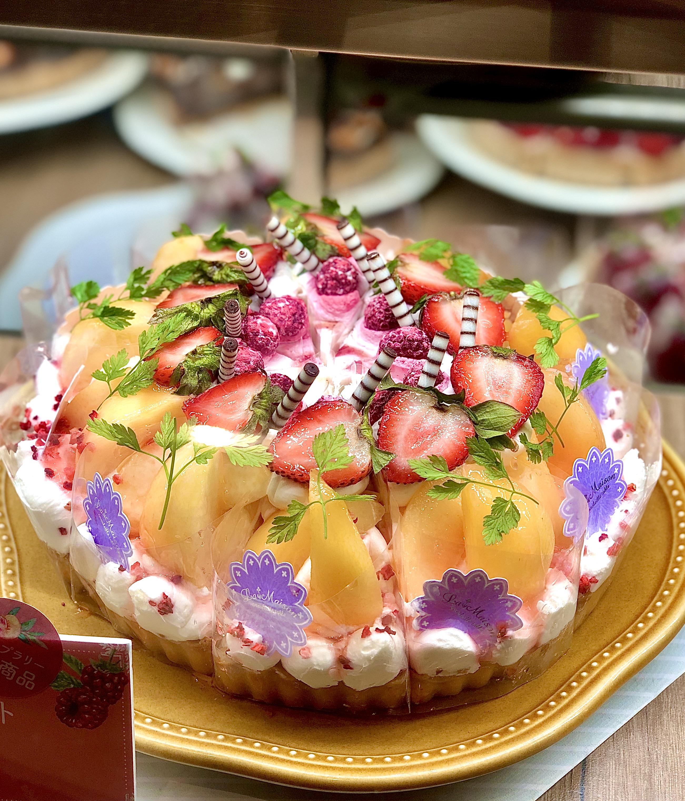 Saw this amazing fruit tart in Japan | Scrolller