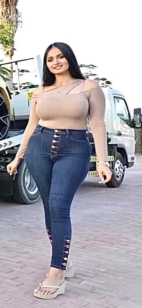 Sculpture... curves | Scrolller