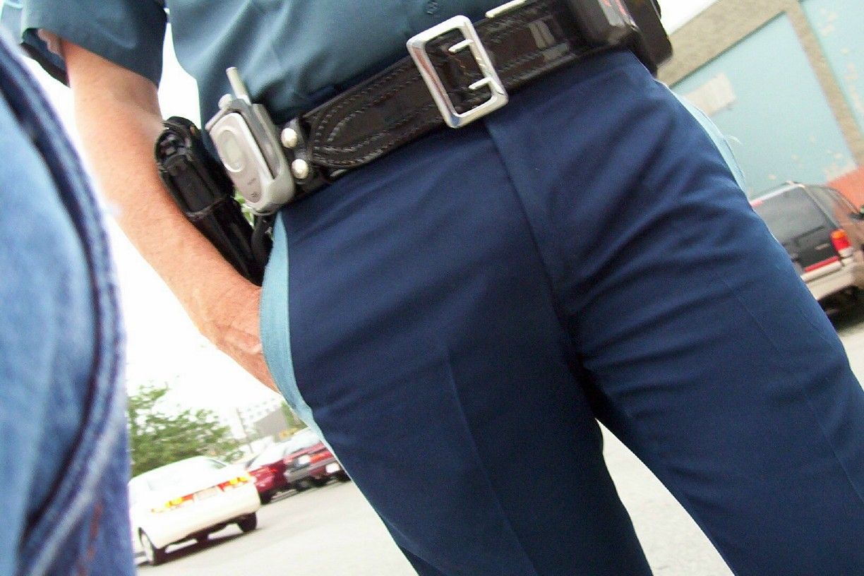 Security officers crotch | Scrolller