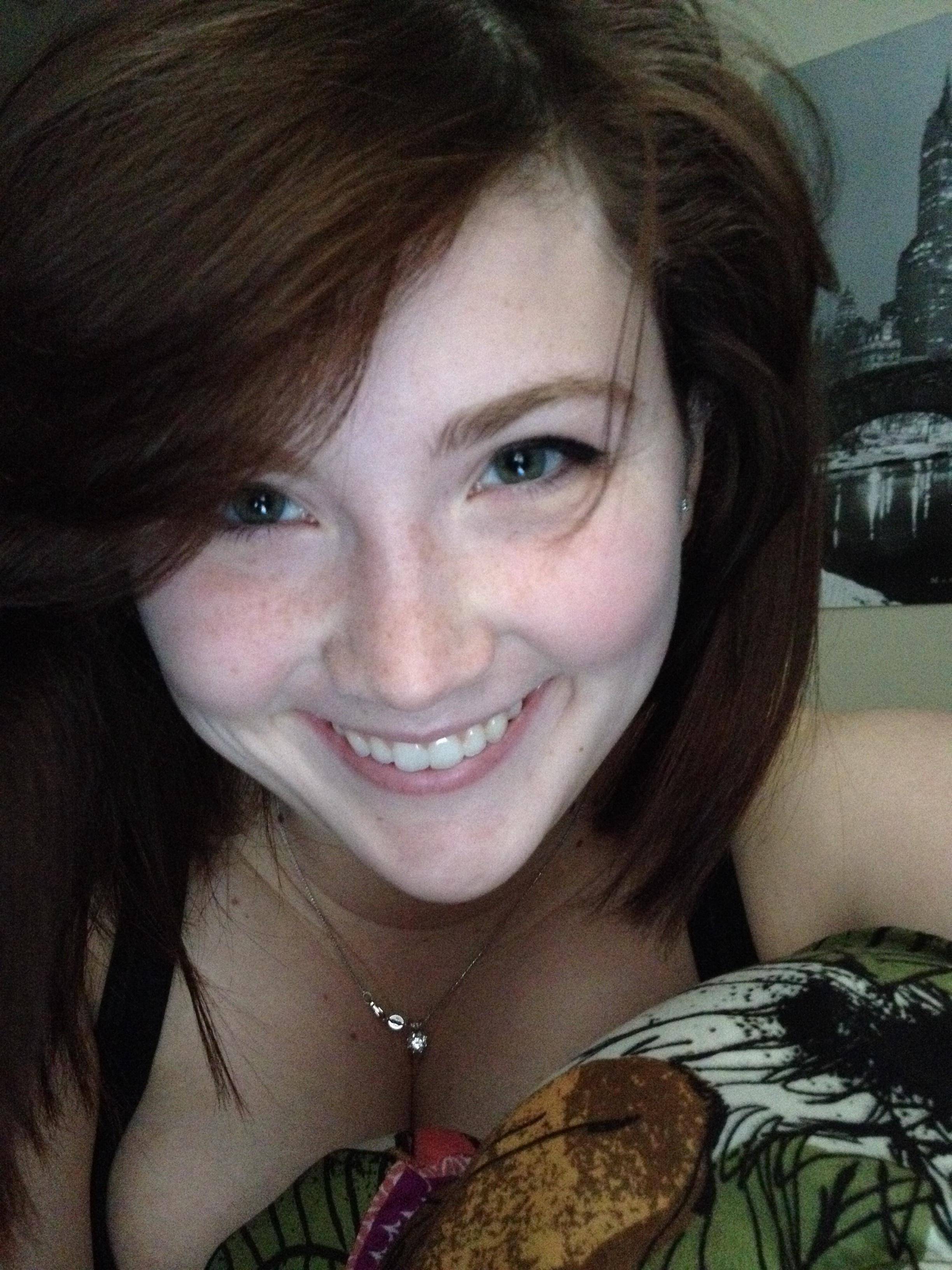 [Self] Seeing all these tan girls in shorts on this warm day makes me feel extra pale. | Scrolller