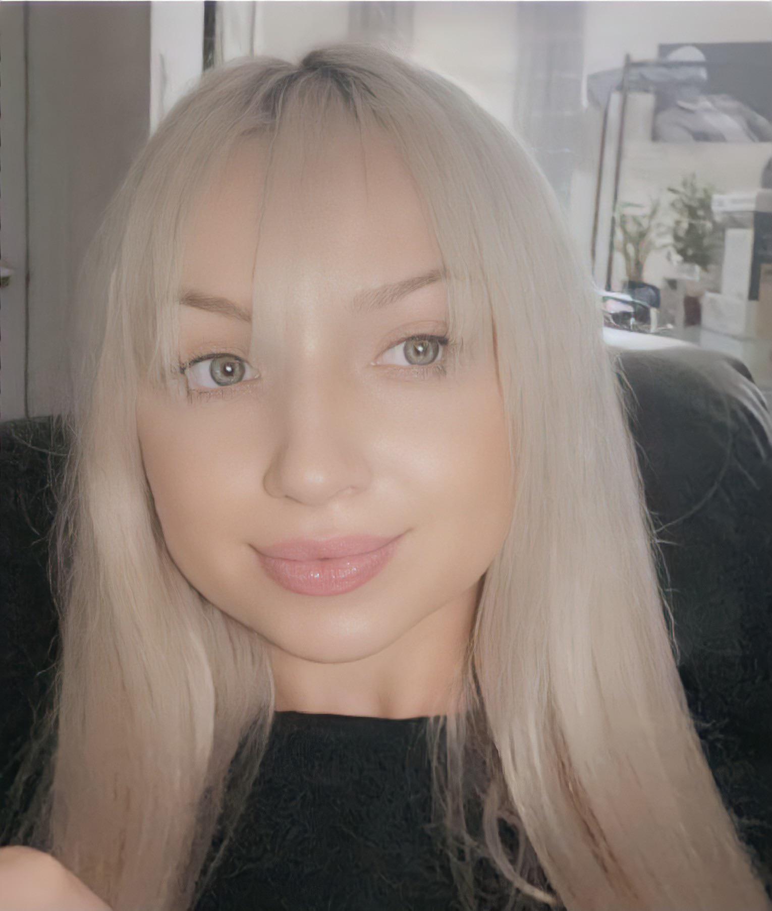 Selfie :) (24F) | Scrolller