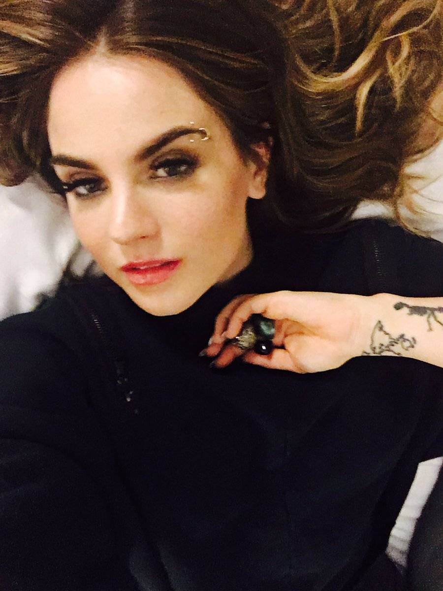 Selfie in bed | Scrolller