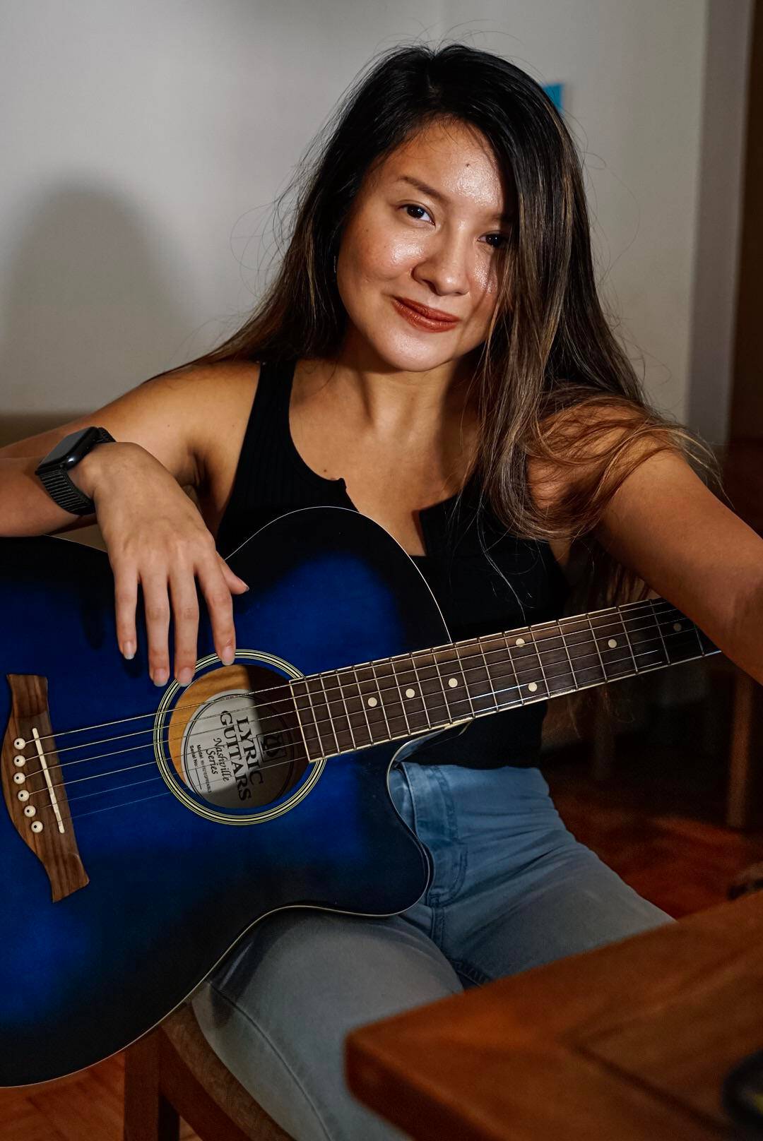 Selfie with my guitar 😊 | Scrolller