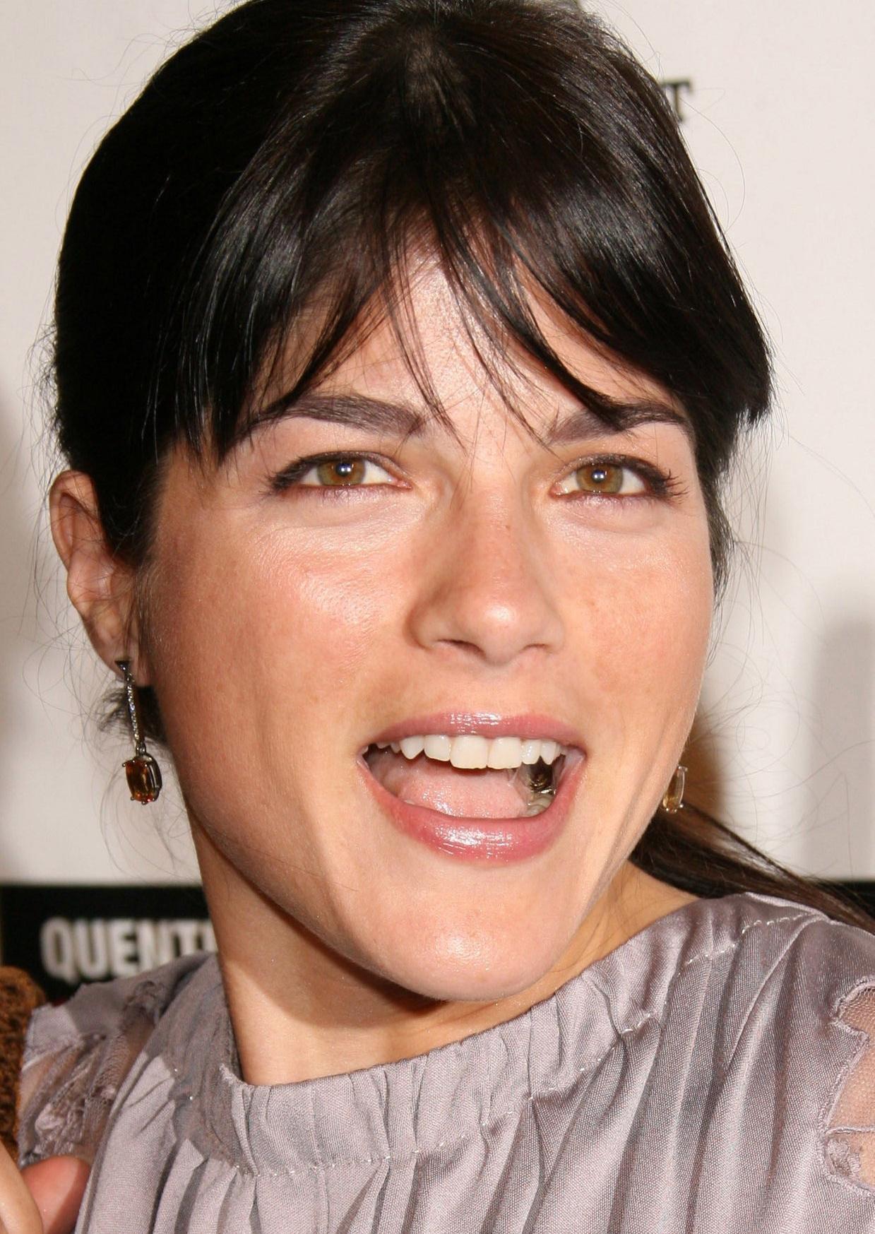 Selma Blair | Scrolller