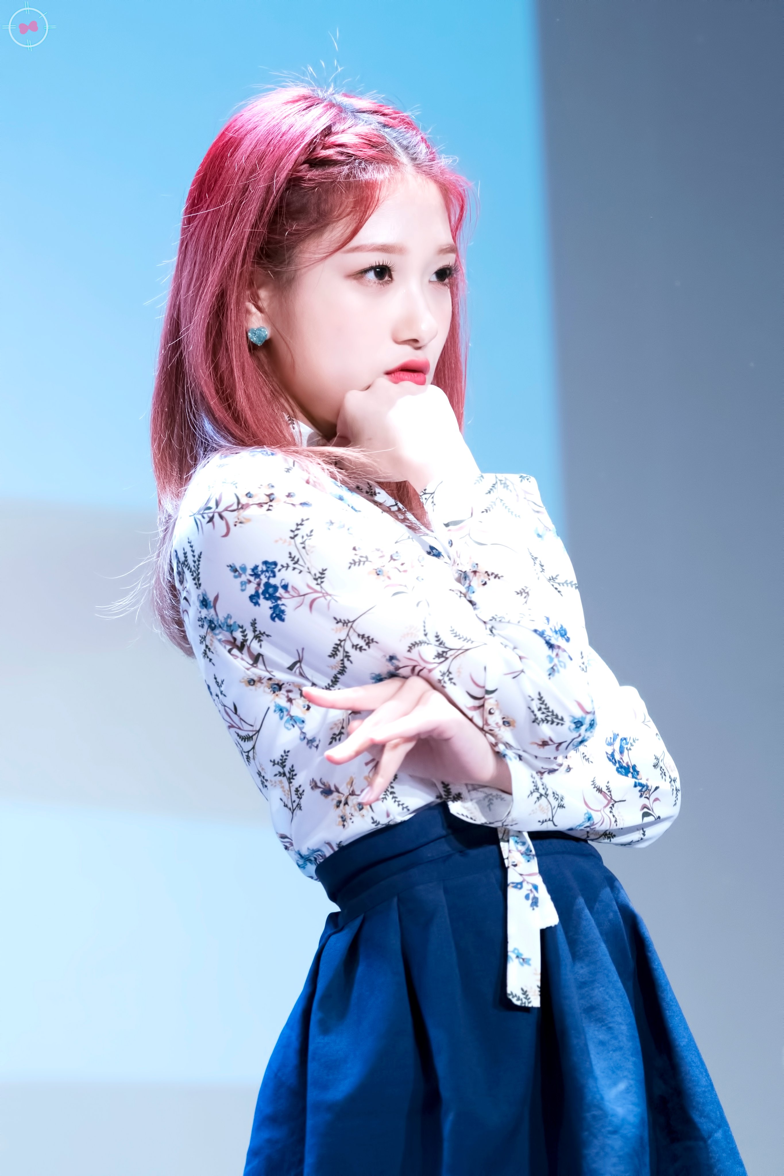Seoyeon pose | Scrolller