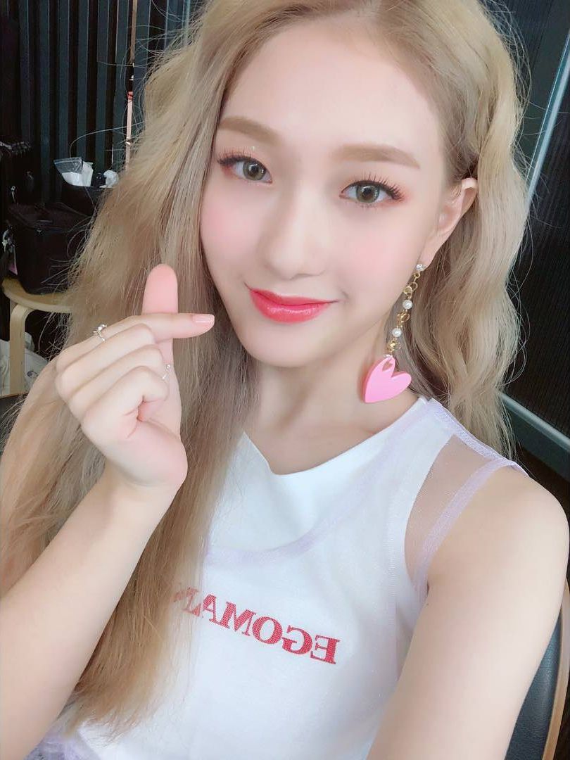 Seoyeon selfie | Scrolller