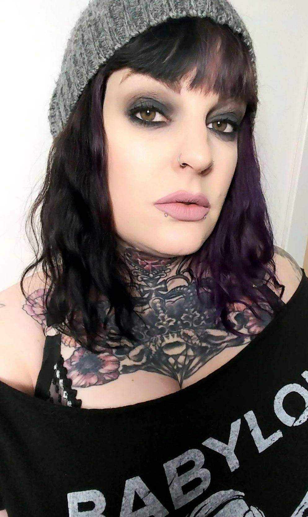 Serving face. | Scrolller