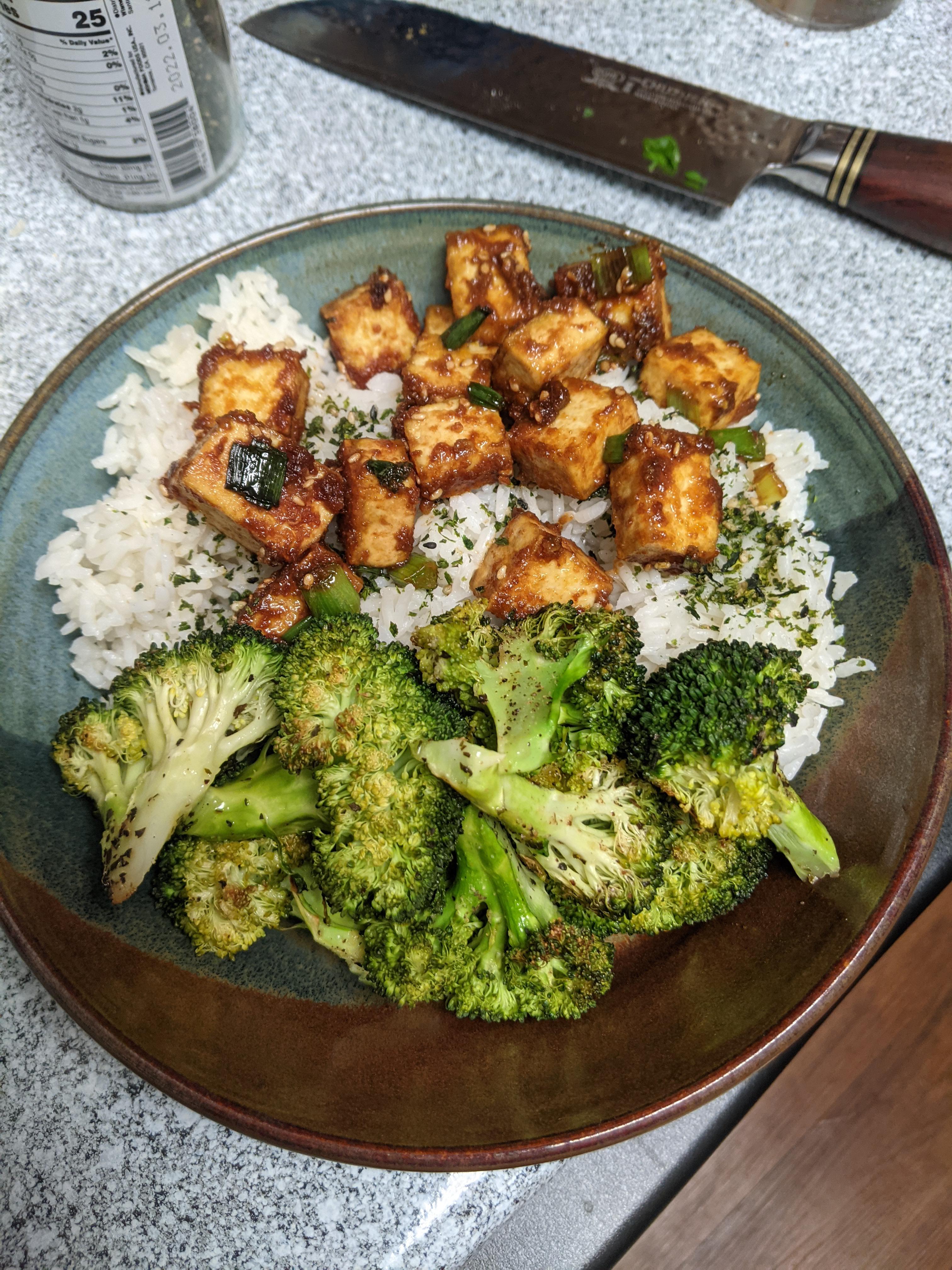 Sesame tofu and roasted broccoli 🥢 | Scrolller