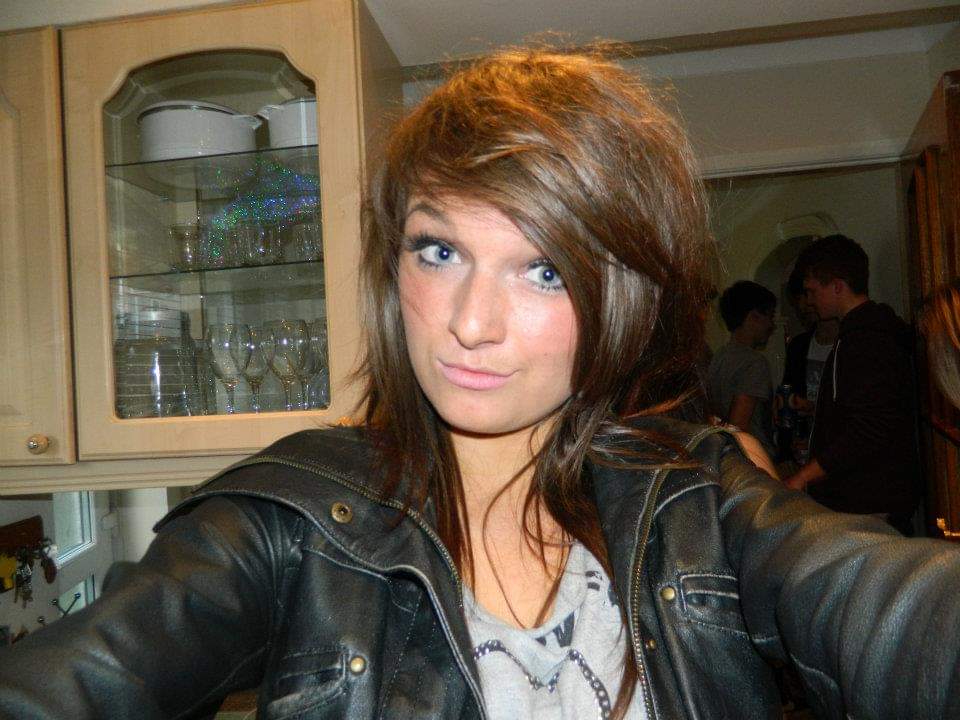 Sexy Chav Selfie 2 | Scrolller