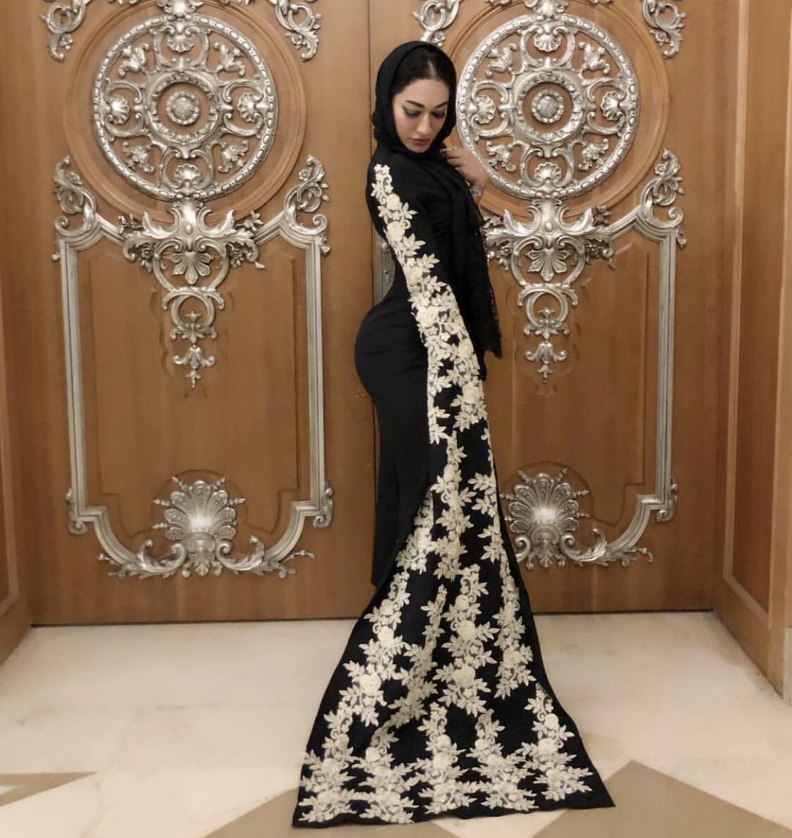 Sexy hijab girl | Scrolller