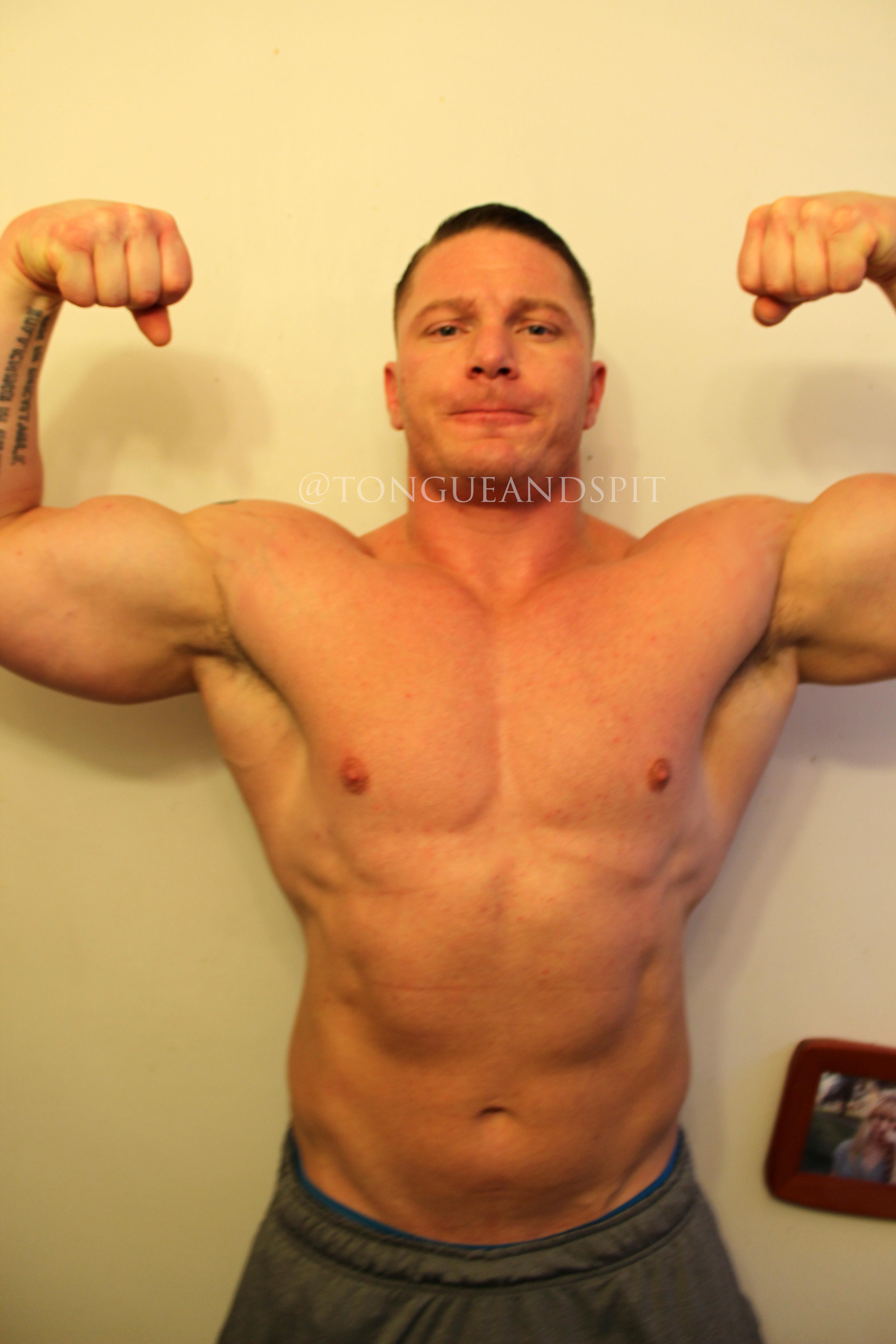 Sexy Muscle Hunk Flexing | Scrolller