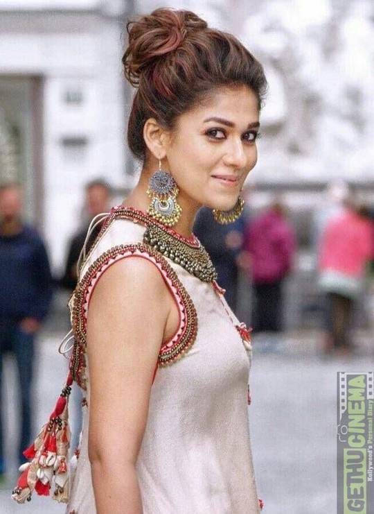 Sexy Nayanthara and her gorgeous tits | Scrolller